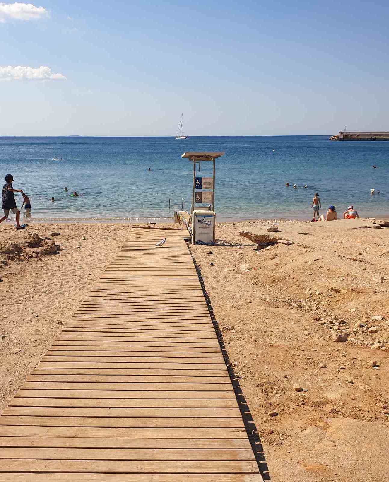Πειραιάς: Σύστημα πρόσβασης «Seatrac» στην παραλία Βοτσαλάκια για ΑμεΑ ...