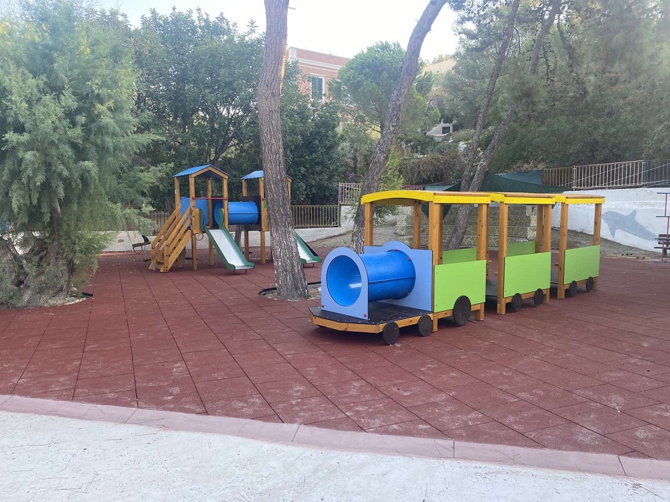 Νέες παιδικές χαρές σε νηπιαγωγεία της Λέρου - ΚΕΔΕ