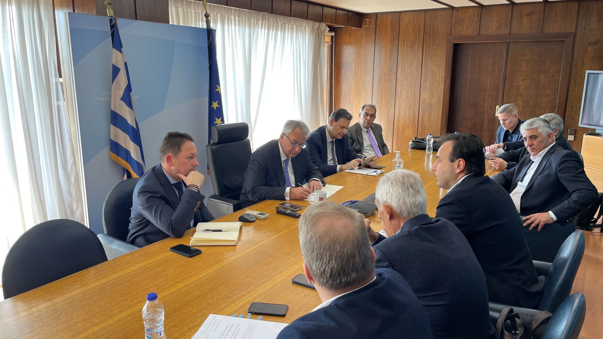 Διεκδικήσεις της Αυτοδιοίκησης στη συνάντηση στο ΥΠΕΣ - Επιπλέον 25 ...
