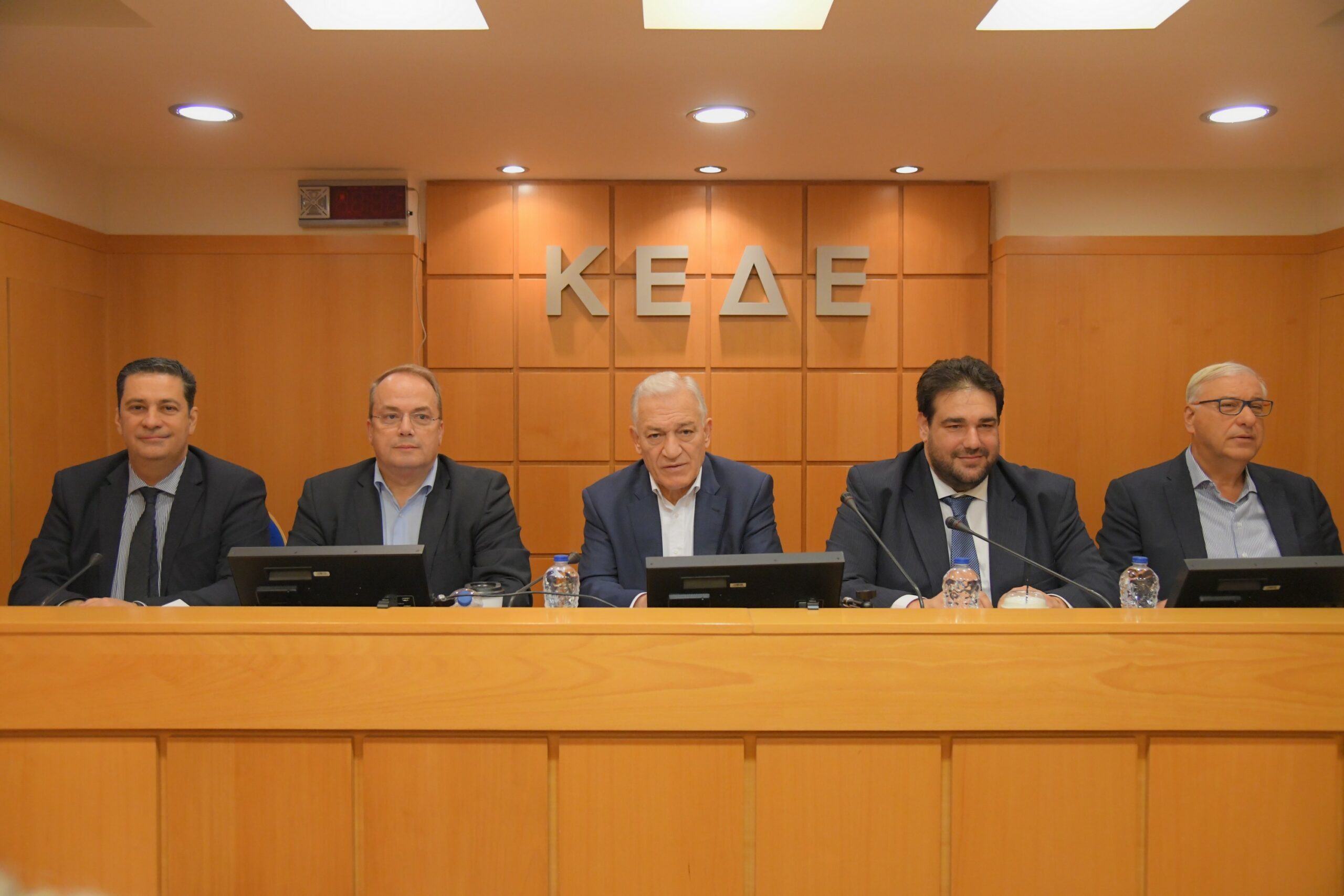 Συνεδρίαση του ΔΣ της ΚΕΔΕ παρουσία του αναπληρωτή υπουργού Εσωτερικών ...