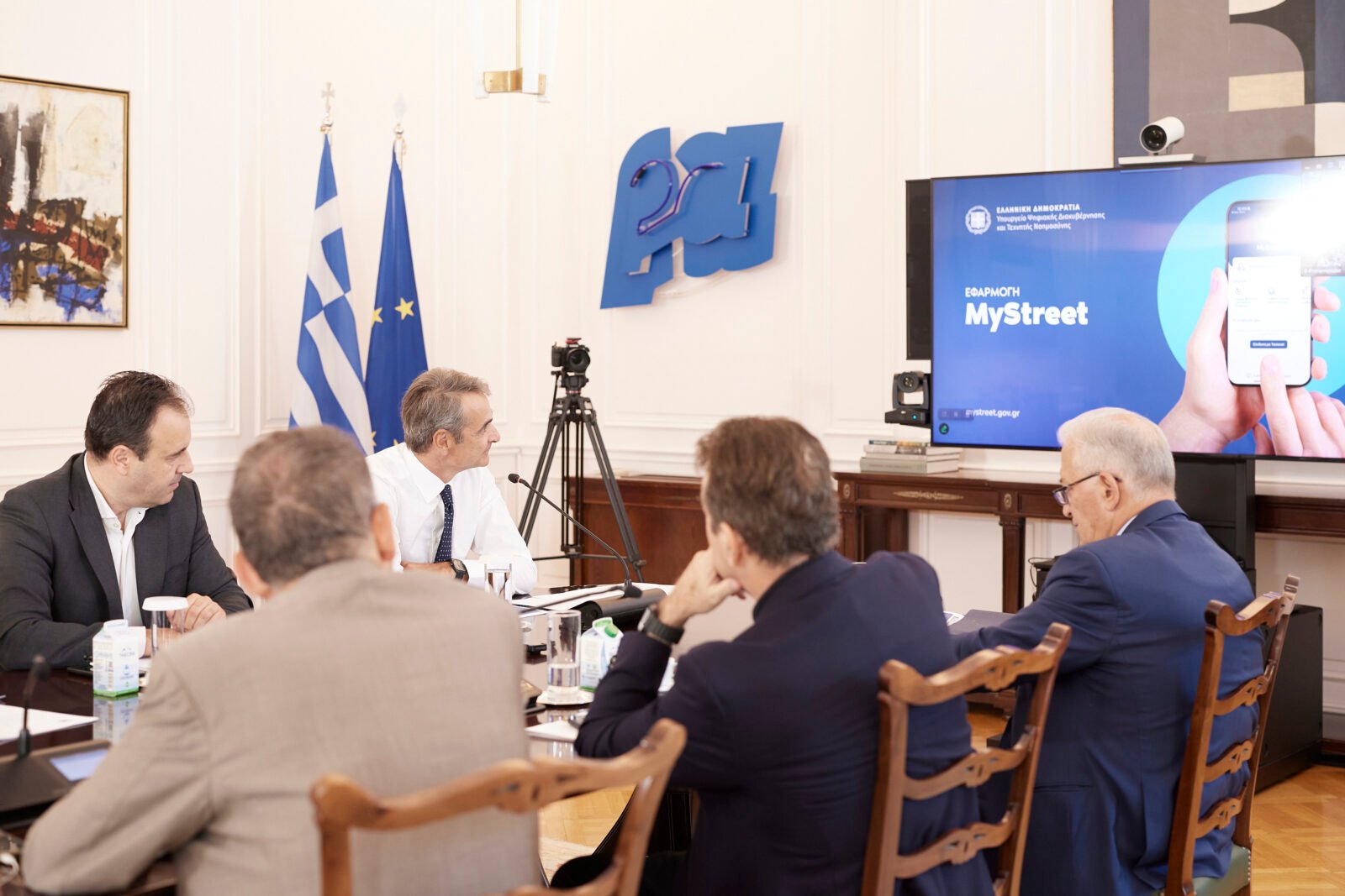 Ο Πρόεδρος της ΚΕΔΕ Λάζαρος Κυρίζογλου στη σύσκεψη υπό τον Πρωθυπουργό ...