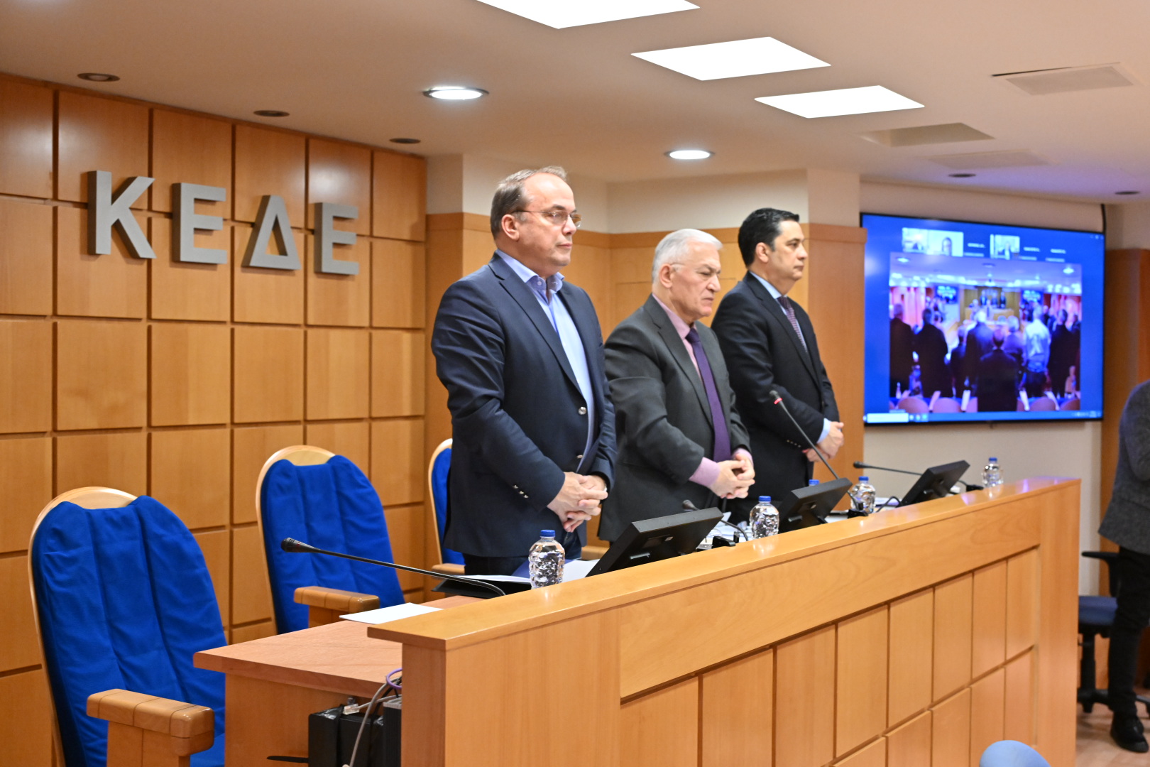 Η ΚΕΔΕ τίμησε τη μνήμη των θυμάτων με ενός λεπτού σιγή - Πένθος ...
