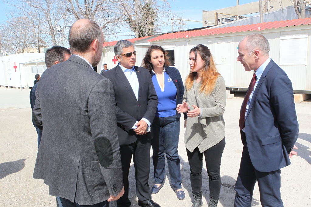 Ο Πρόεδρος της ΚΕΔΕ Γ. Πατούλης και ο Δήμαρχος Αθηναίων Γ.Καμίνης ...